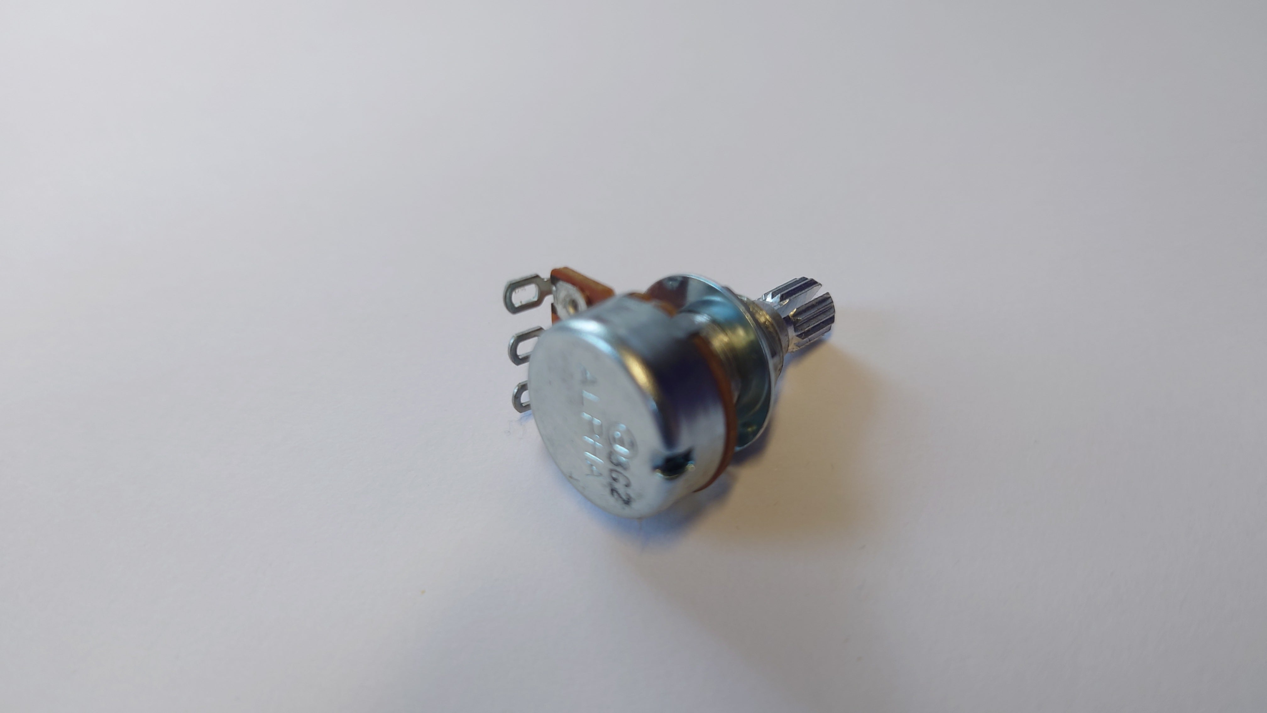 Alpha 1M Reverse Audio Short Shaft Guitar Potentiometer | Allparts UK