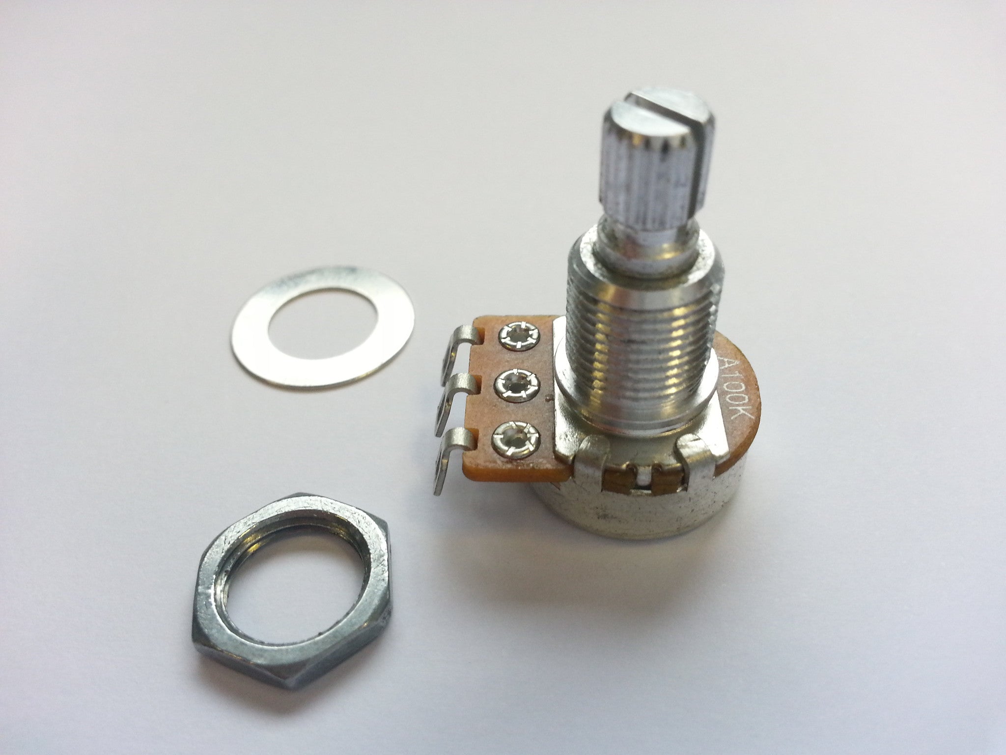 Alpha 100K Mini Pot, Audio (log) Taper, Split Knurled Shaft | Allparts UK